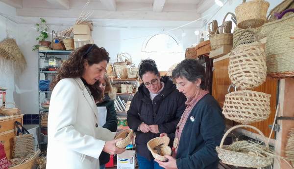 Una espartera de Quesada, reconocida por su calidad artesanal