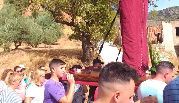 Primer traslado matutino del Cristo de Chircales desde su santuario a ...