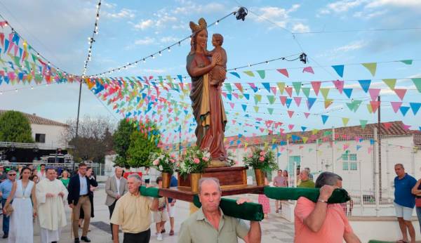 Nuestra Señora de la Asunción reparte fervor en Agrupación de Mogón