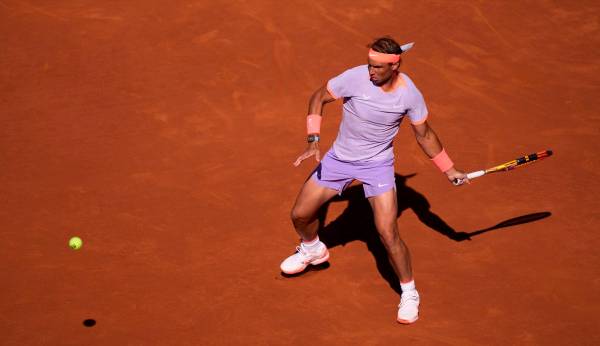Rafa Nadal gana a Cobolli y coge confianza en su estreno en Barcelona