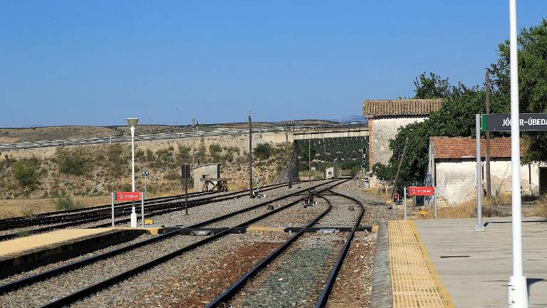Restablecida la circulación ferroviaria entre las estaciones de Begíjar ... Restablecida la circulación ferroviaria entre las estaciones de Begíjar ...