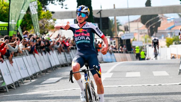 El belga Maxim Van Gils vence en la Cueva de Nerja y es líder de la Ruta del Sol