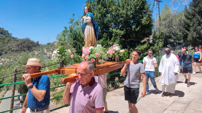 Devoción para venerar a la Virgen María en El Palomar