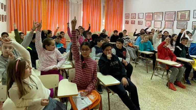 Al ritmo de ‘Tacones rojos’ en el CEIP Pintor Cristóbal Ruiz