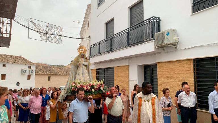 Sentimientos a flor de piel con la salida de la Virgen de los Remedios ...