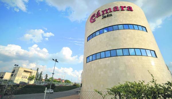 La Junta pide al Gobierno que diga cómo se cierra la Cámara La Junta pide al Gobierno que diga cómo se cierra la Cámara