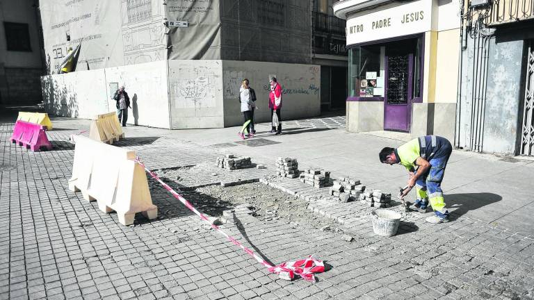 Las obras en la calle Campanas avanzan Las obras en la calle Campanas avanzan