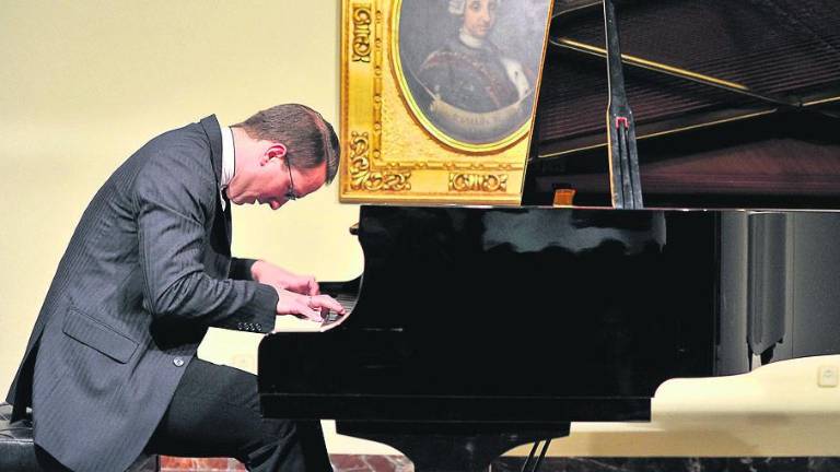Stefan Ciric deleita al público de la Económica con el piano